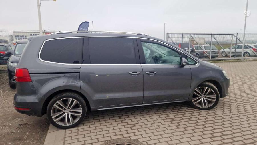 Pelēks Volkswagen Sharan 2013 Marijampole, ar dzinēja tilpumu 1.97 L un nobraukumu 300 tūkst. km par 10650 €, foto 6 vietnē AUTOMOTO.COM.LV