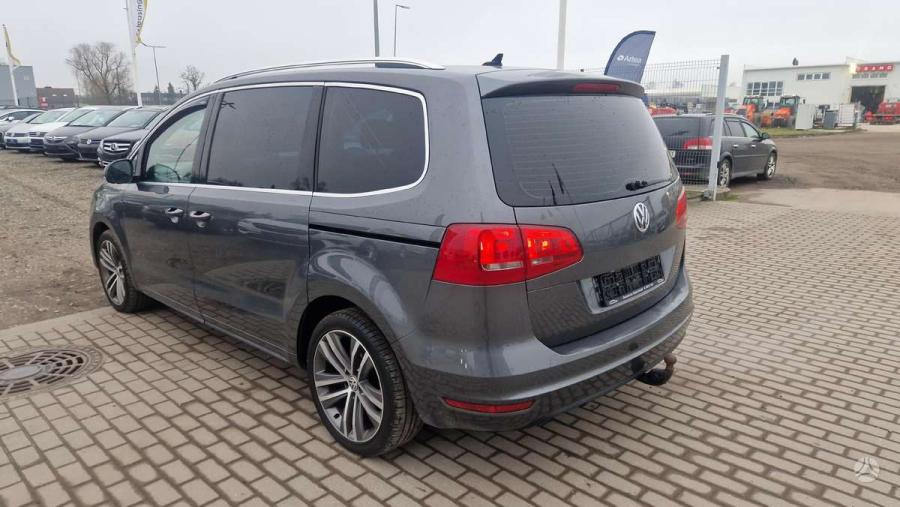 Pelēks Volkswagen Sharan 2013 Marijampole, ar dzinēja tilpumu 1.97 L un nobraukumu 300 tūkst. km par 10650 €, foto 8 vietnē AUTOMOTO.COM.LV