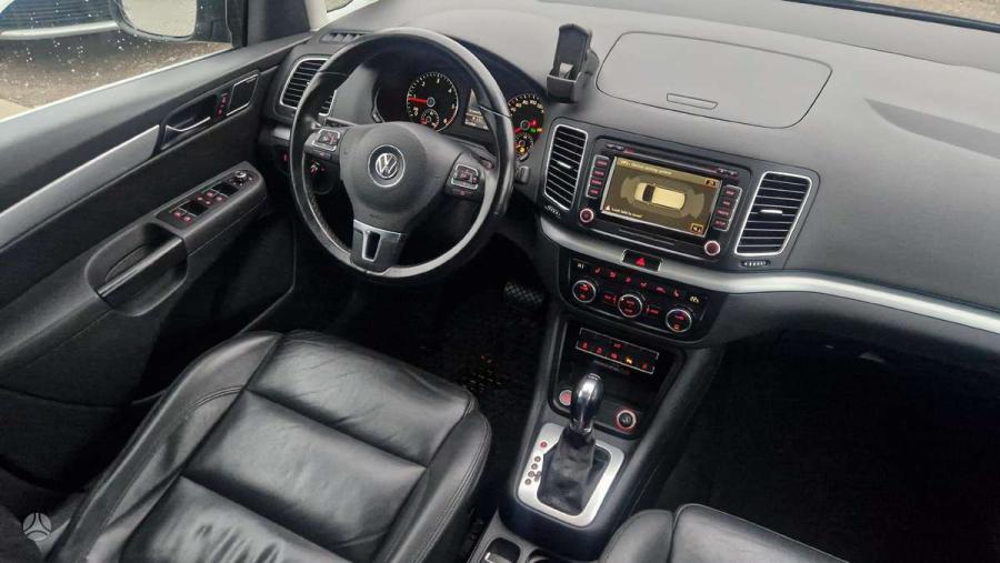 Pelēks Volkswagen Sharan 2013 Marijampole, ar dzinēja tilpumu 1.97 L un nobraukumu 300 tūkst. km par 10650 €, foto 16 vietnē AUTOMOTO.COM.LV