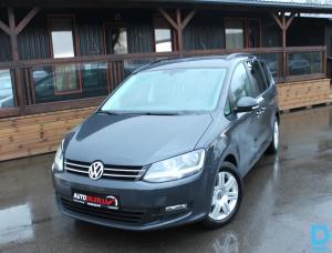 Pelēks Volkswagen Sharan 2013 Rīga, ar dzinēja tilpumu 2.00 L un nobraukumu 298 tūkst. km par 5950 €, foto  vietnē AUTOMOTO.COM.LV