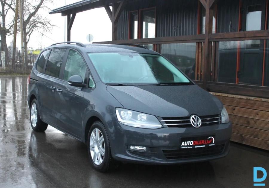Grey Volkswagen Sharan 2013 in Riga, with an engine capacity of 2.00 L and mileage of 298 thousand km for 5950 €, photo 3 on AUTOMOTO.COM.LV
