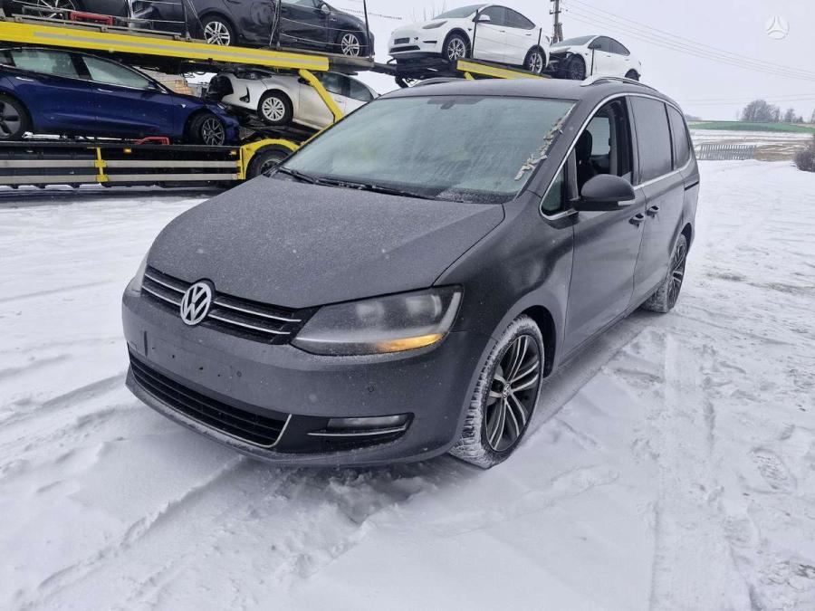 Grey Volkswagen Sharan 2013 in Marijampole, with an engine capacity of 1.97 L and mileage of 480 thousand km for 4600 €, photo 1 on AUTOMOTO.COM.LV