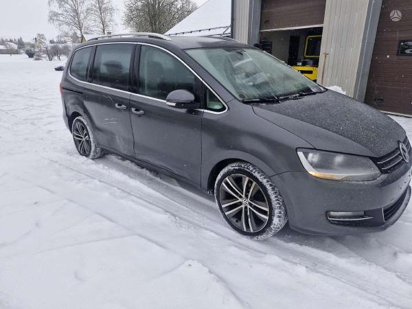 Pelēks Volkswagen Sharan 2013 Marijampole, ar dzinēja tilpumu 1.97 L un nobraukumu 480 tūkst. km par 4600 €, foto 3 vietnē AUTOMOTO.COM.LV