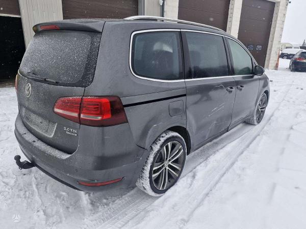 Pelēks Volkswagen Sharan 2013 Marijampole, ar dzinēja tilpumu 1.97 L un nobraukumu 480 tūkst. km par 4600 €, foto 5 vietnē AUTOMOTO.COM.LV