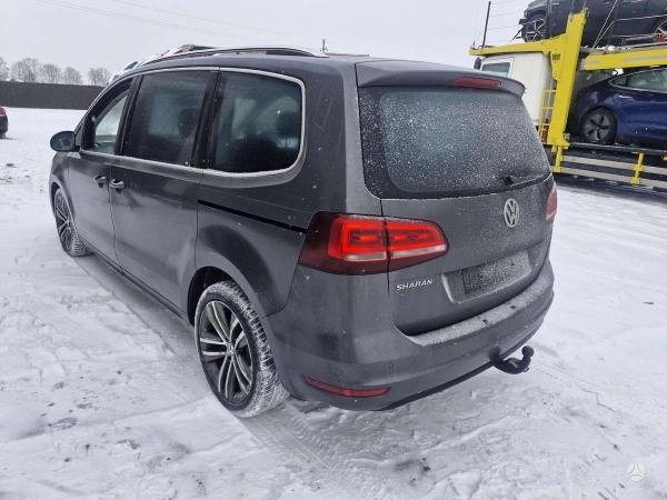 Pelēks Volkswagen Sharan 2013 Marijampole, ar dzinēja tilpumu 1.97 L un nobraukumu 480 tūkst. km par 4600 €, foto 8 vietnē AUTOMOTO.COM.LV