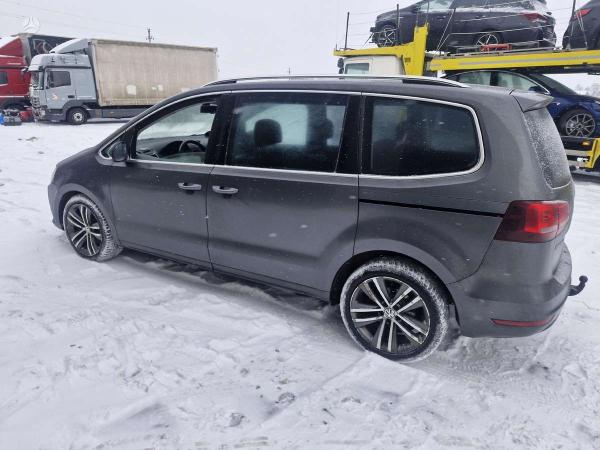 Pelēks Volkswagen Sharan 2013 Marijampole, ar dzinēja tilpumu 1.97 L un nobraukumu 480 tūkst. km par 4600 €, foto 10 vietnē AUTOMOTO.COM.LV
