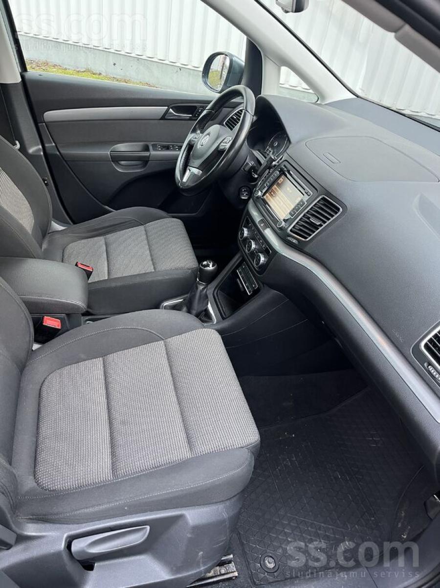 Grey Volkswagen Sharan 2013 in Riga, with an engine capacity of 2.00 L and mileage of 285 thousand km for 8450 €, photo 11 on AUTOMOTO.COM.LV