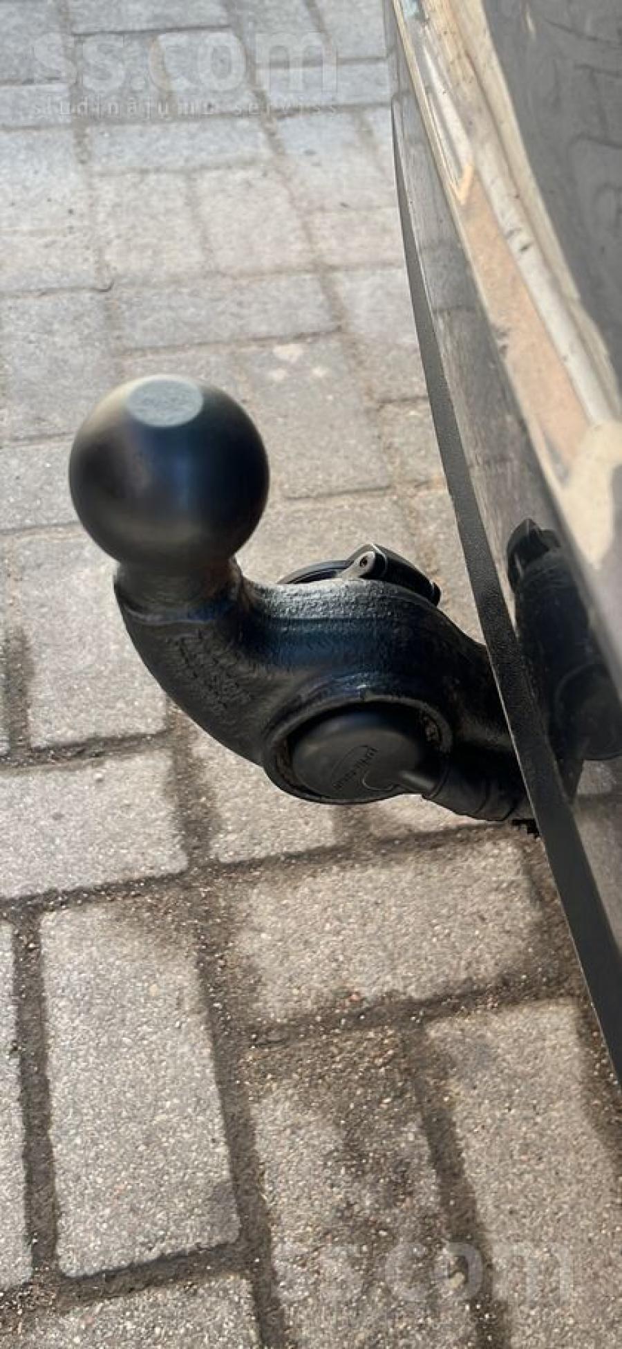 Grey Volkswagen Sharan 2013 in Riga, with an engine capacity of 2.00 L and mileage of 285 thousand km for 8450 €, photo 16 on AUTOMOTO.COM.LV