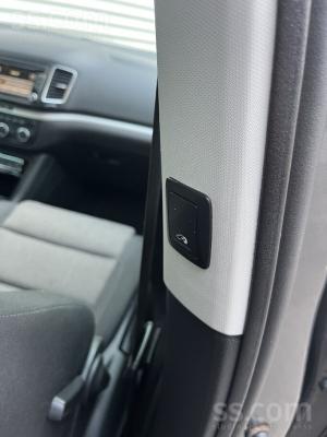 Grey Volkswagen Sharan 2013 in Riga, with an engine capacity of 2.00 L and mileage of 285 thousand km for 8450 €, photo 20 on AUTOMOTO.COM.LV