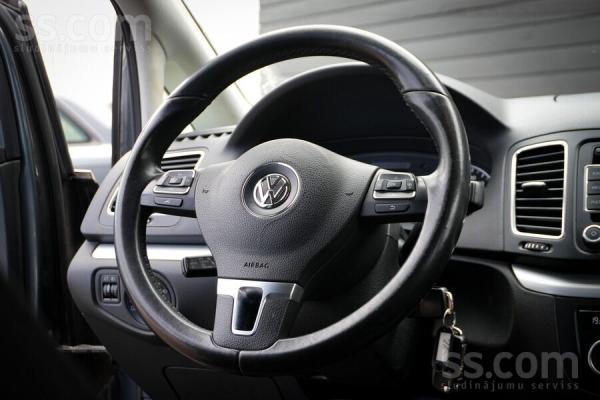 Grey Volkswagen Sharan 2013 in Riga, with an engine capacity of 2.00 L and mileage of 318 thousand km for 7490 €, photo 6 on AUTOMOTO.COM.LV