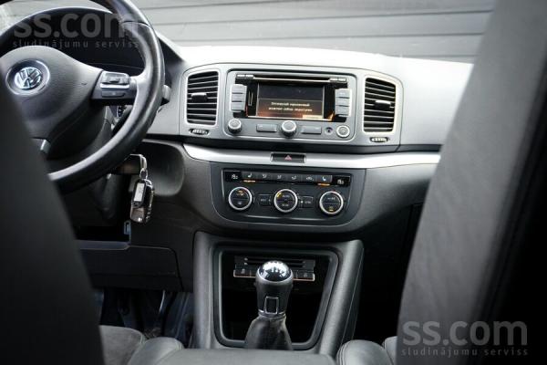 Grey Volkswagen Sharan 2013 in Riga, with an engine capacity of 2.00 L and mileage of 318 thousand km for 7490 €, photo 7 on AUTOMOTO.COM.LV