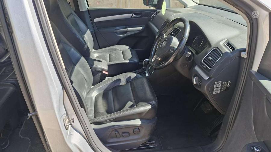 Pelēks Volkswagen Sharan 2013 Šauļi, ar dzinēja tilpumu 1.39 L un nobraukumu 119 tūkst. km par 3699 €, foto 10 vietnē AUTOMOTO.COM.LV