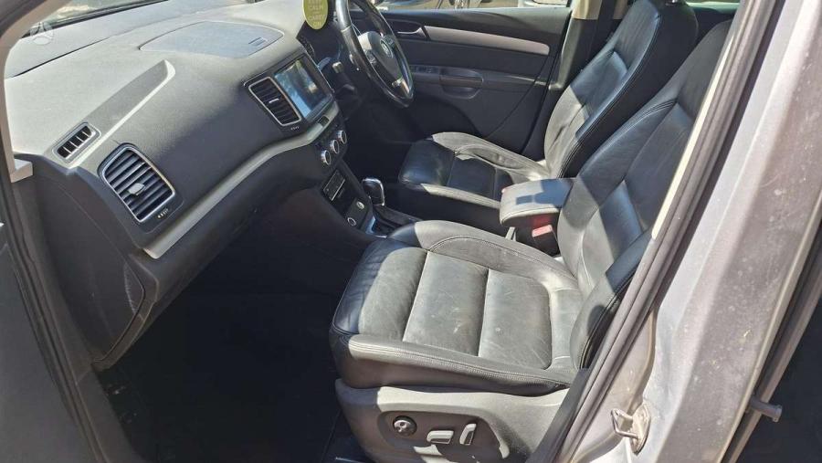 Pelēks Volkswagen Sharan 2013 Šauļi, ar dzinēja tilpumu 1.39 L un nobraukumu 119 tūkst. km par 3699 €, foto 13 vietnē AUTOMOTO.COM.LV