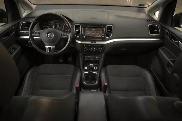 Grey Volkswagen Sharan 2013 in Jelgava, with an engine capacity of 2.00 L and mileage of 194 thousand km for 7000 €, photo 8 on AUTOMOTO.COM.LV
