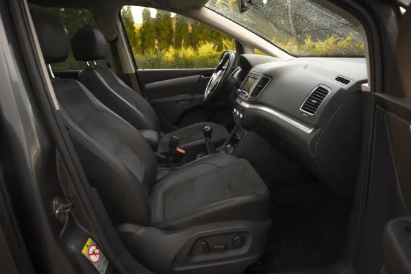Grey Volkswagen Sharan 2013 in Jelgava, with an engine capacity of 2.00 L and mileage of 194 thousand km for 7000 €, photo 9 on AUTOMOTO.COM.LV