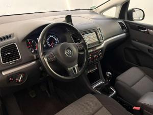 Grey Volkswagen Sharan 2013 in Marijampole, with an engine capacity of 1.97 L and mileage of 298 thousand km for 7999 €, photo 3 on AUTOMOTO.COM.LV