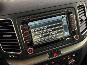Grey Volkswagen Sharan 2013 in Marijampole, with an engine capacity of 1.97 L and mileage of 298 thousand km for 7999 €, photo 5 on AUTOMOTO.COM.LV