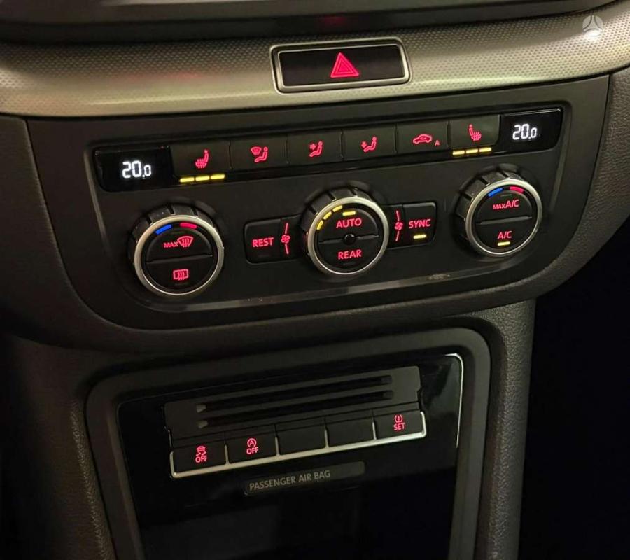 Grey Volkswagen Sharan 2013 in Marijampole, with an engine capacity of 1.97 L and mileage of 298 thousand km for 7999 €, photo 8 on AUTOMOTO.COM.LV