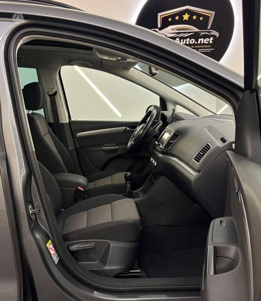 Grey Volkswagen Sharan 2013 in Marijampole, with an engine capacity of 1.97 L and mileage of 298 thousand km for 7999 €, photo 10 on AUTOMOTO.COM.LV