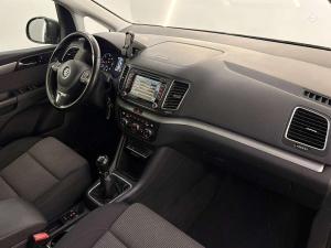 Grey Volkswagen Sharan 2013 in Marijampole, with an engine capacity of 1.97 L and mileage of 298 thousand km for 7999 €, photo 11 on AUTOMOTO.COM.LV