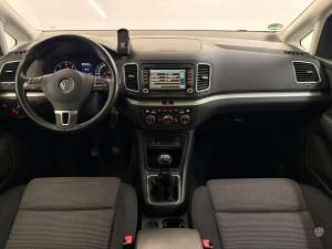 Grey Volkswagen Sharan 2013 in Marijampole, with an engine capacity of 1.97 L and mileage of 298 thousand km for 7999 €, photo 14 on AUTOMOTO.COM.LV