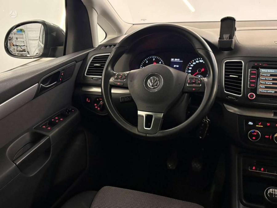 Grey Volkswagen Sharan 2013 in Marijampole, with an engine capacity of 1.97 L and mileage of 298 thousand km for 7999 €, photo 17 on AUTOMOTO.COM.LV