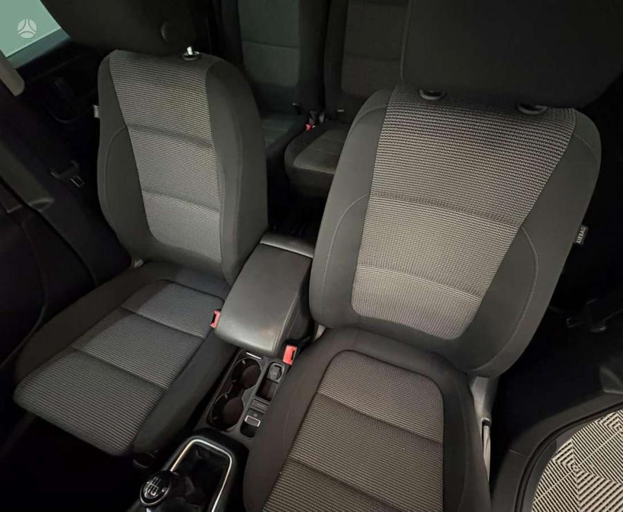 Grey Volkswagen Sharan 2013 in Marijampole, with an engine capacity of 1.97 L and mileage of 298 thousand km for 7999 €, photo 19 on AUTOMOTO.COM.LV