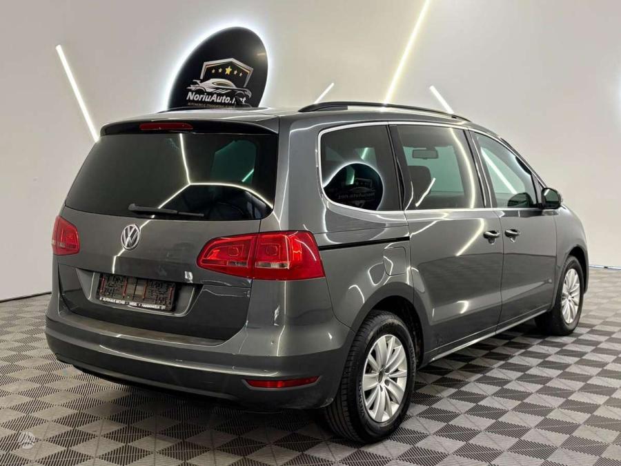 Grey Volkswagen Sharan 2013 in Marijampole, with an engine capacity of 1.97 L and mileage of 298 thousand km for 7999 €, photo 21 on AUTOMOTO.COM.LV