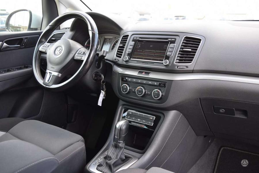 Pelēks Volkswagen Sharan 2013 Viļņa, ar dzinēja tilpumu 1.97 L un nobraukumu 224 tūkst. km par 7750 €, foto 12 vietnē AUTOMOTO.COM.LV