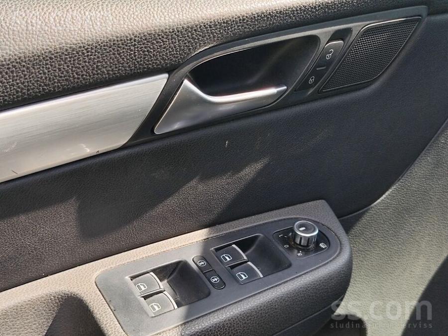 Pelēks Volkswagen Sharan 2013 Rīga, ar dzinēja tilpumu 2.00 L un nobraukumu 241 tūkst. km par 7190 €, foto 16 vietnē AUTOMOTO.COM.LV