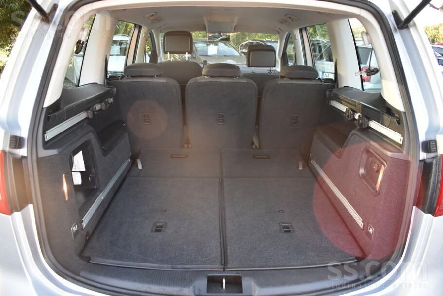Grey Volkswagen Sharan 2013 in Kuldiga, with an engine capacity of 2.00 L and mileage of 0 thousand km for 7300 €, photo 8 on AUTOMOTO.COM.LV