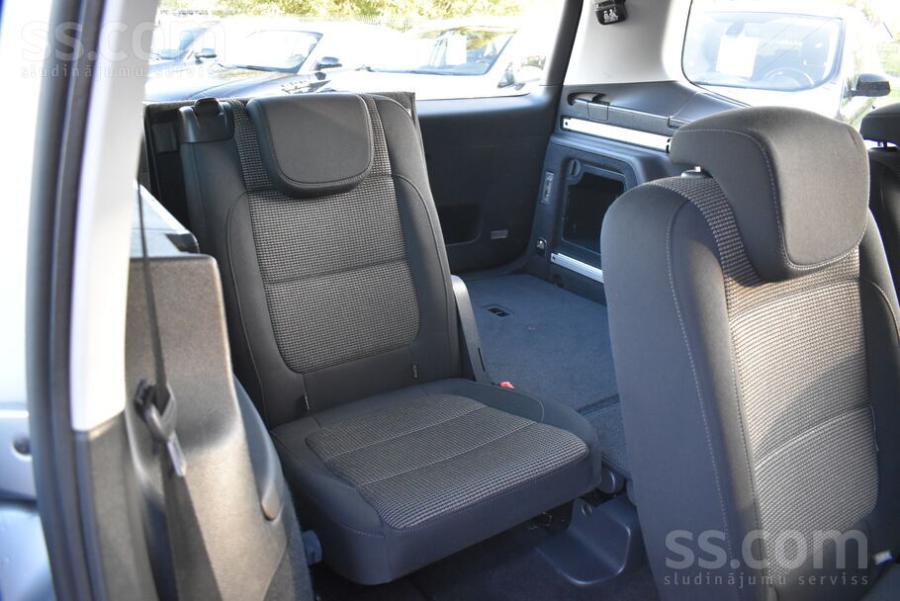 Grey Volkswagen Sharan 2013 in Kuldiga, with an engine capacity of 2.00 L and mileage of 0 thousand km for 7300 €, photo 9 on AUTOMOTO.COM.LV
