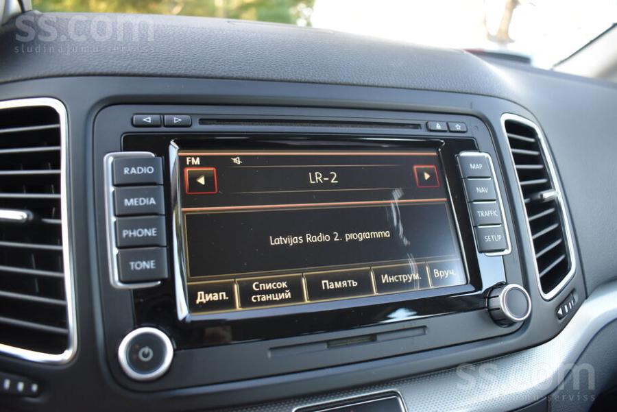 Grey Volkswagen Sharan 2013 in Kuldiga, with an engine capacity of 2.00 L and mileage of 0 thousand km for 7300 €, photo 13 on AUTOMOTO.COM.LV