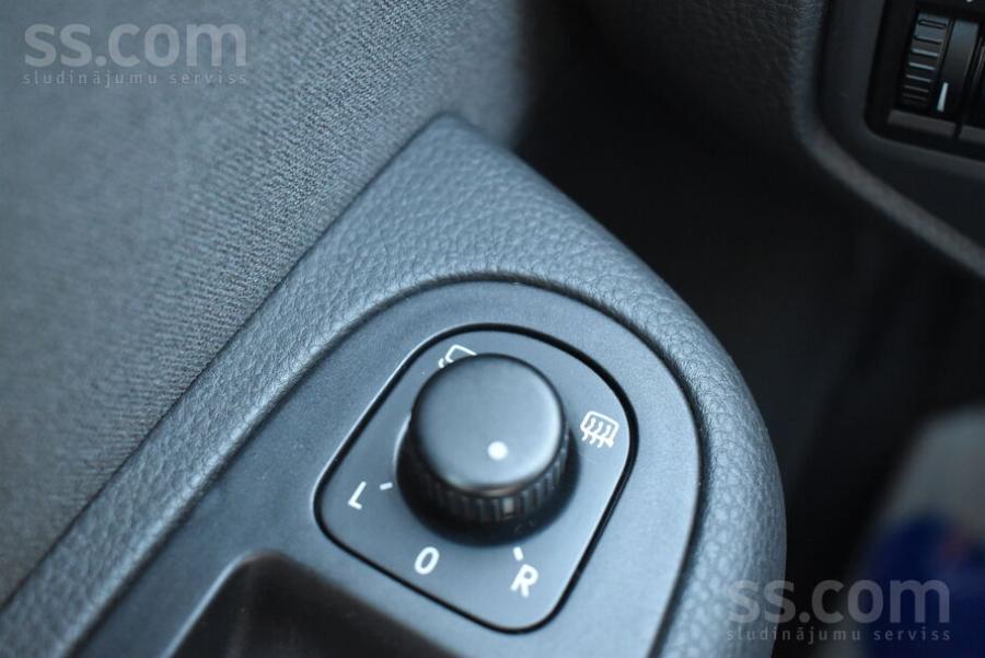 Grey Volkswagen Sharan 2013 in Kuldiga, with an engine capacity of 2.00 L and mileage of 0 thousand km for 7300 €, photo 19 on AUTOMOTO.COM.LV