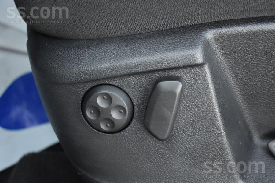 Grey Volkswagen Sharan 2013 in Kuldiga, with an engine capacity of 2.00 L and mileage of 0 thousand km for 7300 €, photo 21 on AUTOMOTO.COM.LV