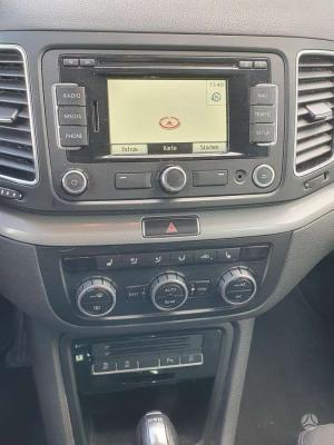 Pelēks Volkswagen Sharan 2013 Marijampole, ar dzinēja tilpumu 1.39 L un nobraukumu 240 tūkst. km par 4444 €, foto 5 vietnē AUTOMOTO.COM.LV