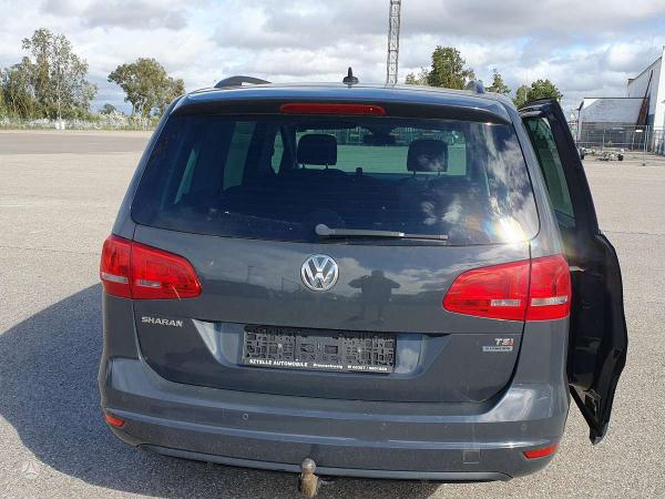 Pelēks Volkswagen Sharan 2013 Marijampole, ar dzinēja tilpumu 1.39 L un nobraukumu 240 tūkst. km par 4444 €, foto 6 vietnē AUTOMOTO.COM.LV