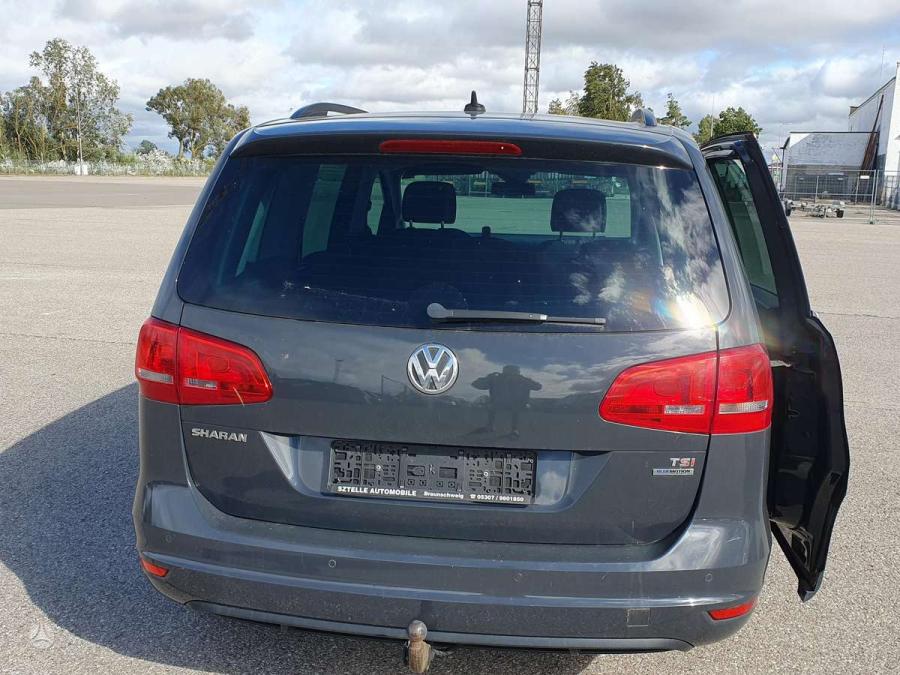 Pelēks Volkswagen Sharan 2013 Marijampole, ar dzinēja tilpumu 1.39 L un nobraukumu 240 tūkst. km par 4444 €, foto 6 vietnē AUTOMOTO.COM.LV