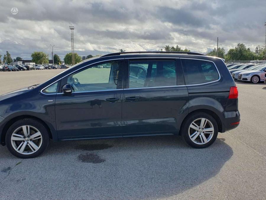 Pelēks Volkswagen Sharan 2013 Marijampole, ar dzinēja tilpumu 1.39 L un nobraukumu 240 tūkst. km par 4444 €, foto 9 vietnē AUTOMOTO.COM.LV