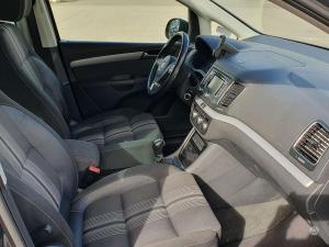 Pelēks Volkswagen Sharan 2013 Marijampole, ar dzinēja tilpumu 1.39 L un nobraukumu 240 tūkst. km par 4444 €, foto 16 vietnē AUTOMOTO.COM.LV