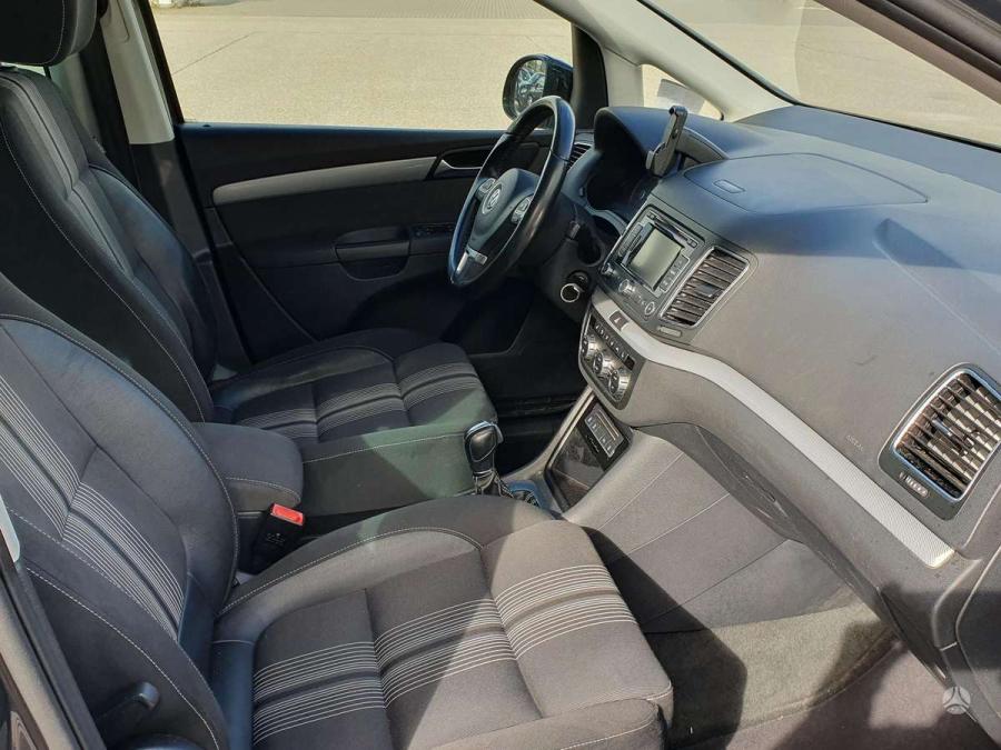 Pelēks Volkswagen Sharan 2013 Marijampole, ar dzinēja tilpumu 1.39 L un nobraukumu 240 tūkst. km par 4444 €, foto 16 vietnē AUTOMOTO.COM.LV