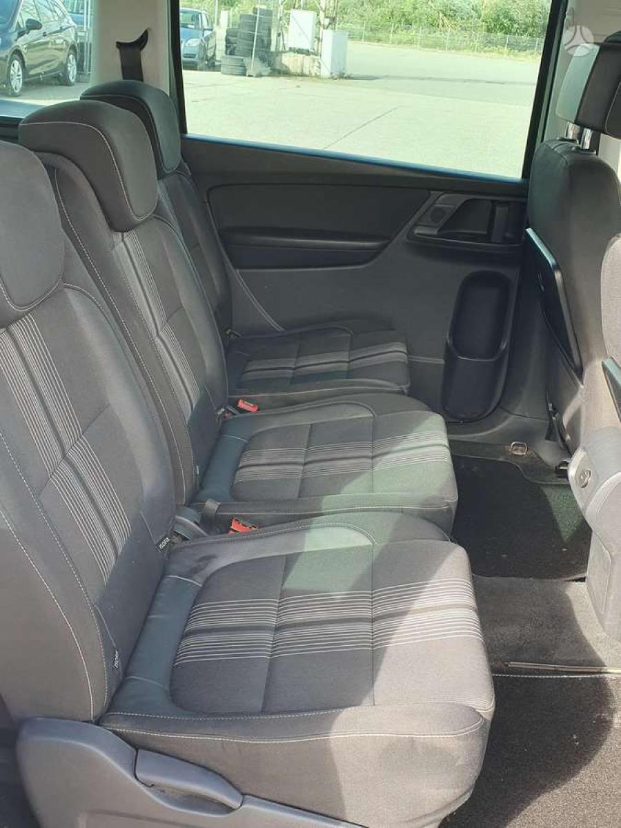 Pelēks Volkswagen Sharan 2013 Marijampole, ar dzinēja tilpumu 1.39 L un nobraukumu 240 tūkst. km par 4444 €, foto 17 vietnē AUTOMOTO.COM.LV