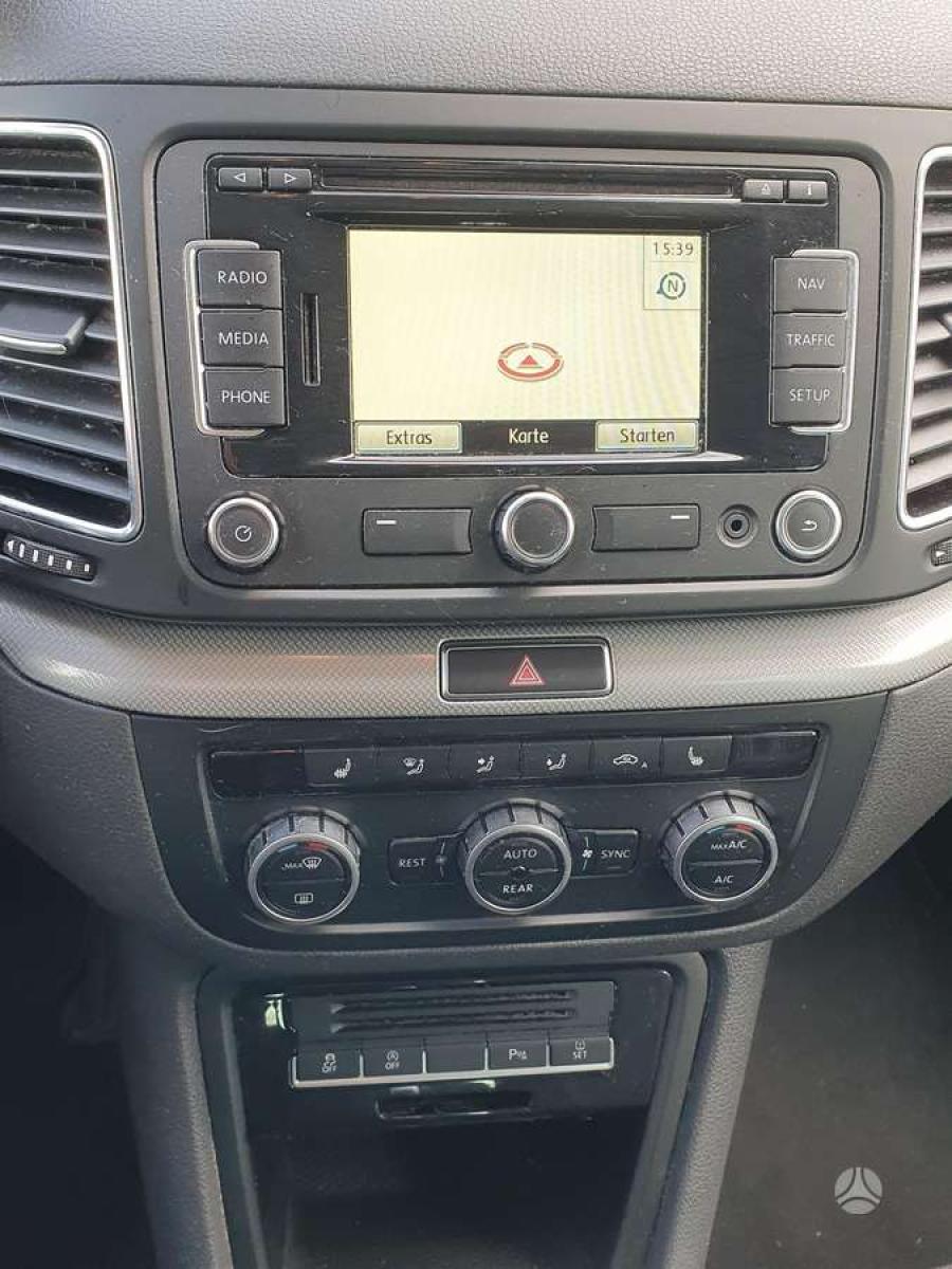 Pelēks Volkswagen Sharan 2013 Marijampole, ar dzinēja tilpumu 1.39 L un nobraukumu 240 tūkst. km par 4444 €, foto 18 vietnē AUTOMOTO.COM.LV