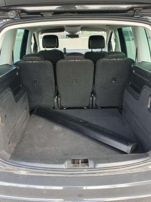 Pelēks Volkswagen Sharan 2013 Marijampole, ar dzinēja tilpumu 1.39 L un nobraukumu 240 tūkst. km par 4444 €, foto 19 vietnē AUTOMOTO.COM.LV