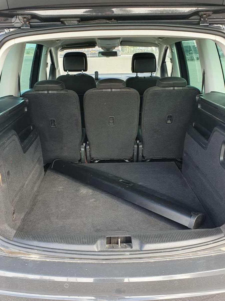 Pelēks Volkswagen Sharan 2013 Marijampole, ar dzinēja tilpumu 1.39 L un nobraukumu 240 tūkst. km par 4444 €, foto 19 vietnē AUTOMOTO.COM.LV