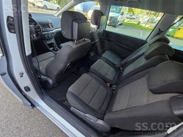 Volkswagen Sharan 2013 in Riga on AUTOMOTO.COM.LV Grey Volkswagen Sharan 2013 in Riga, with an engine capacity of 2.00 L and mileage of 0 thousand km for 5900 €, photo 8 on AUTOMOTO.COM.LV