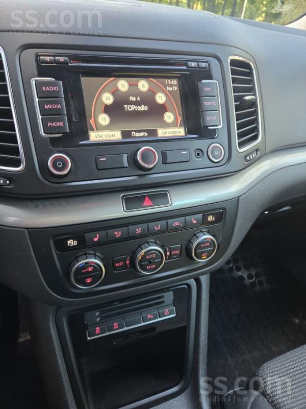 Volkswagen Sharan 2013 in Riga on AUTOMOTO.COM.LV Grey Volkswagen Sharan 2013 in Riga, with an engine capacity of 2.00 L and mileage of 0 thousand km for 5900 €, photo 9 on AUTOMOTO.COM.LV