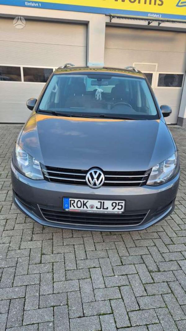 Grey Volkswagen Sharan 2014 in Druskininkai, with an engine capacity of 1.97 L and mileage of 237 thousand km for 8650 €, photo 2 on AUTOMOTO.COM.LV