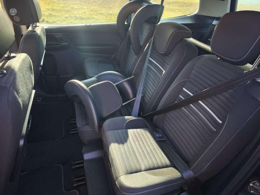 Grey Volkswagen Sharan 2014 in Druskininkai, with an engine capacity of 1.97 L and mileage of 237 thousand km for 8650 €, photo 13 on AUTOMOTO.COM.LV