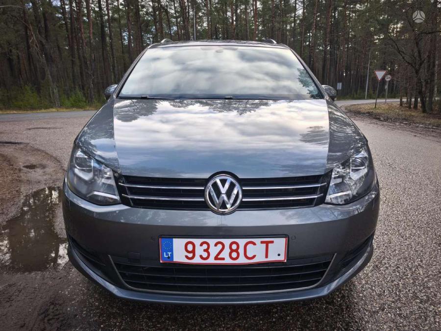 Grey Volkswagen Sharan 2014 in Druskininkai, with an engine capacity of 1.97 L and mileage of 237 thousand km for 8650 €, photo 25 on AUTOMOTO.COM.LV